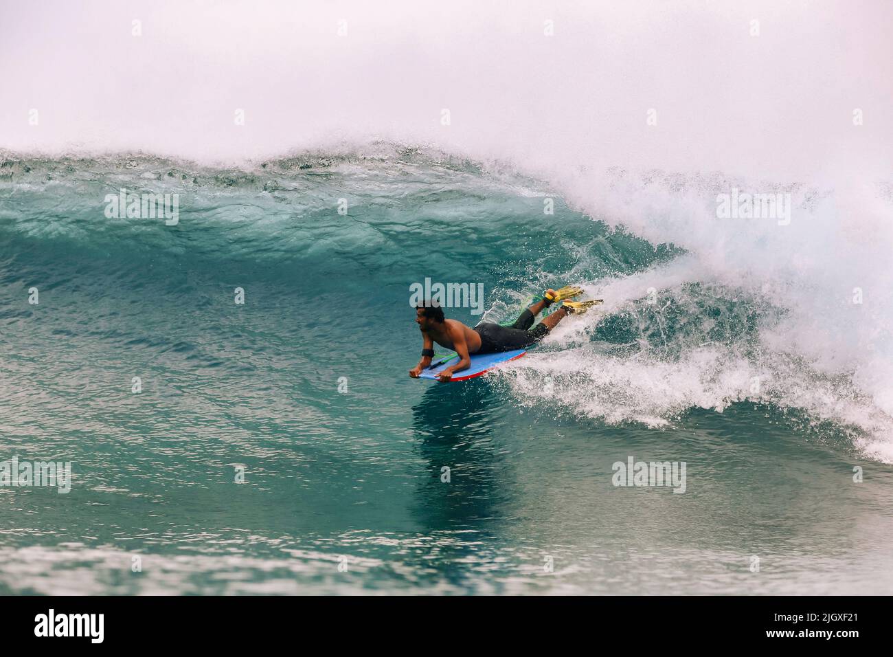 Bodyboarding in surf hi-res stock photography and images - Alamy