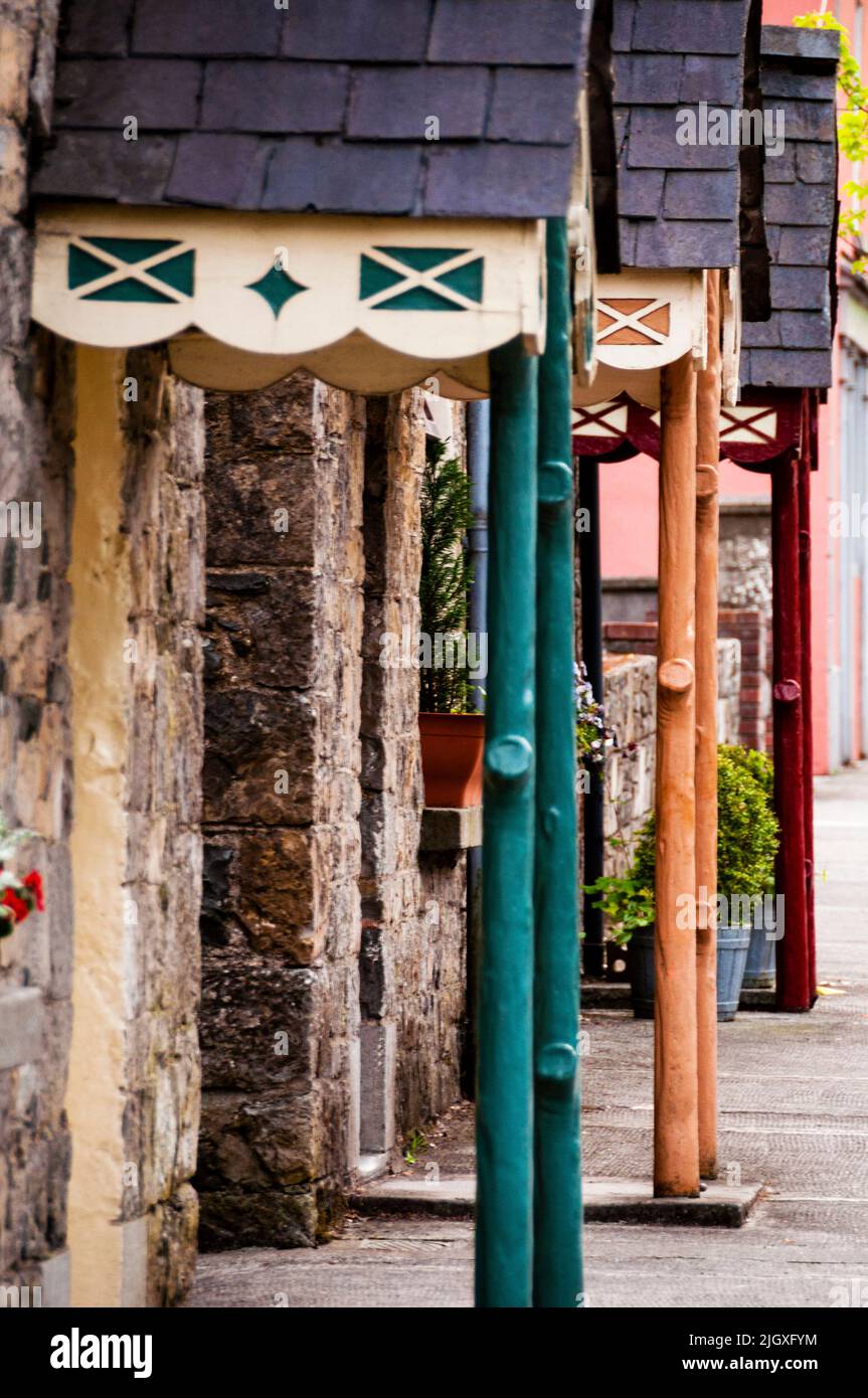 Tree branch columns hi-res stock photography and images - Alamy