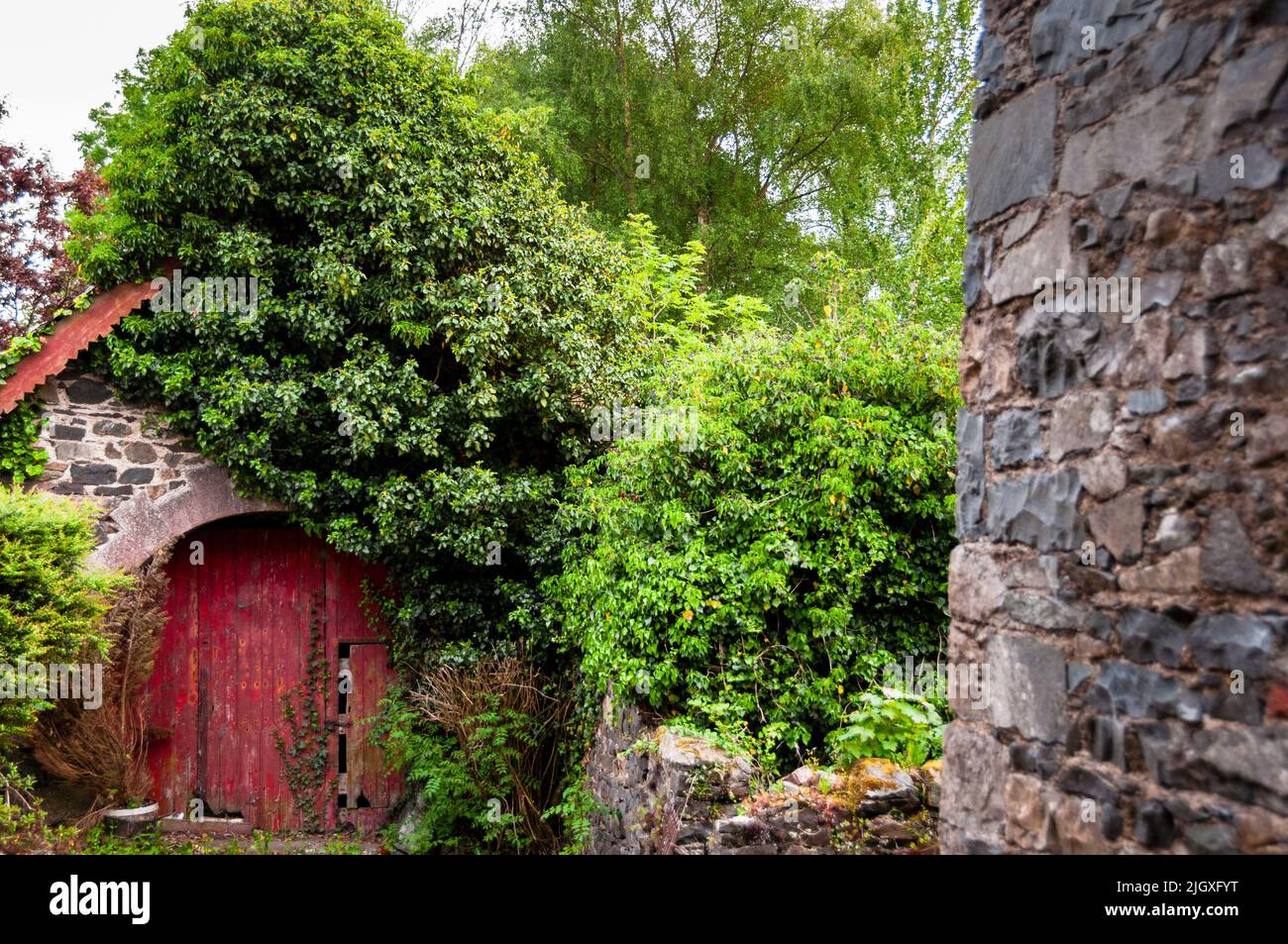 Irish stone garden bothy hi-res stock photography and images - Alamy