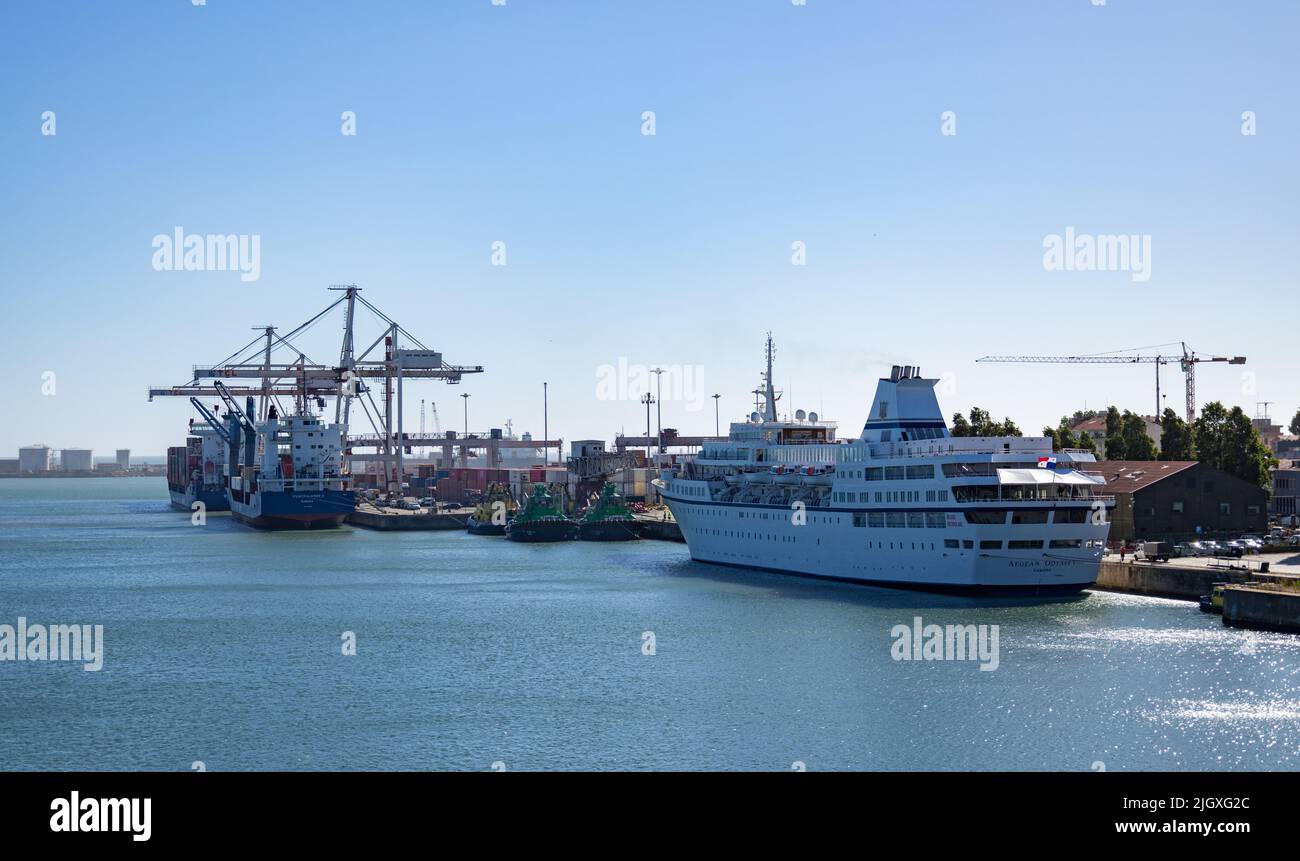 A picture of a cruise ship and the Leixões Port Stock Photo - Alamy
