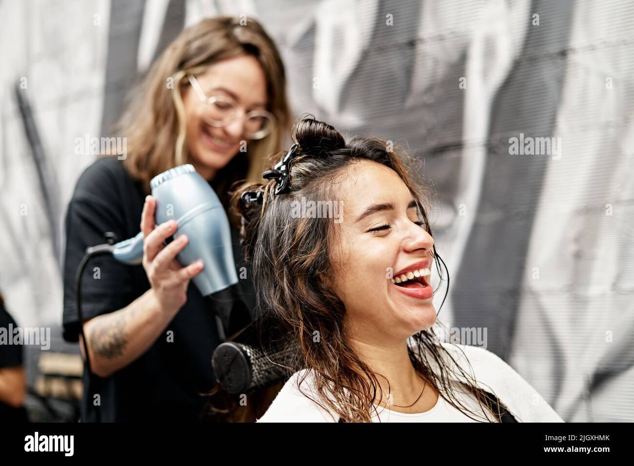 Pretty client hi-res stock photography and images - Alamy