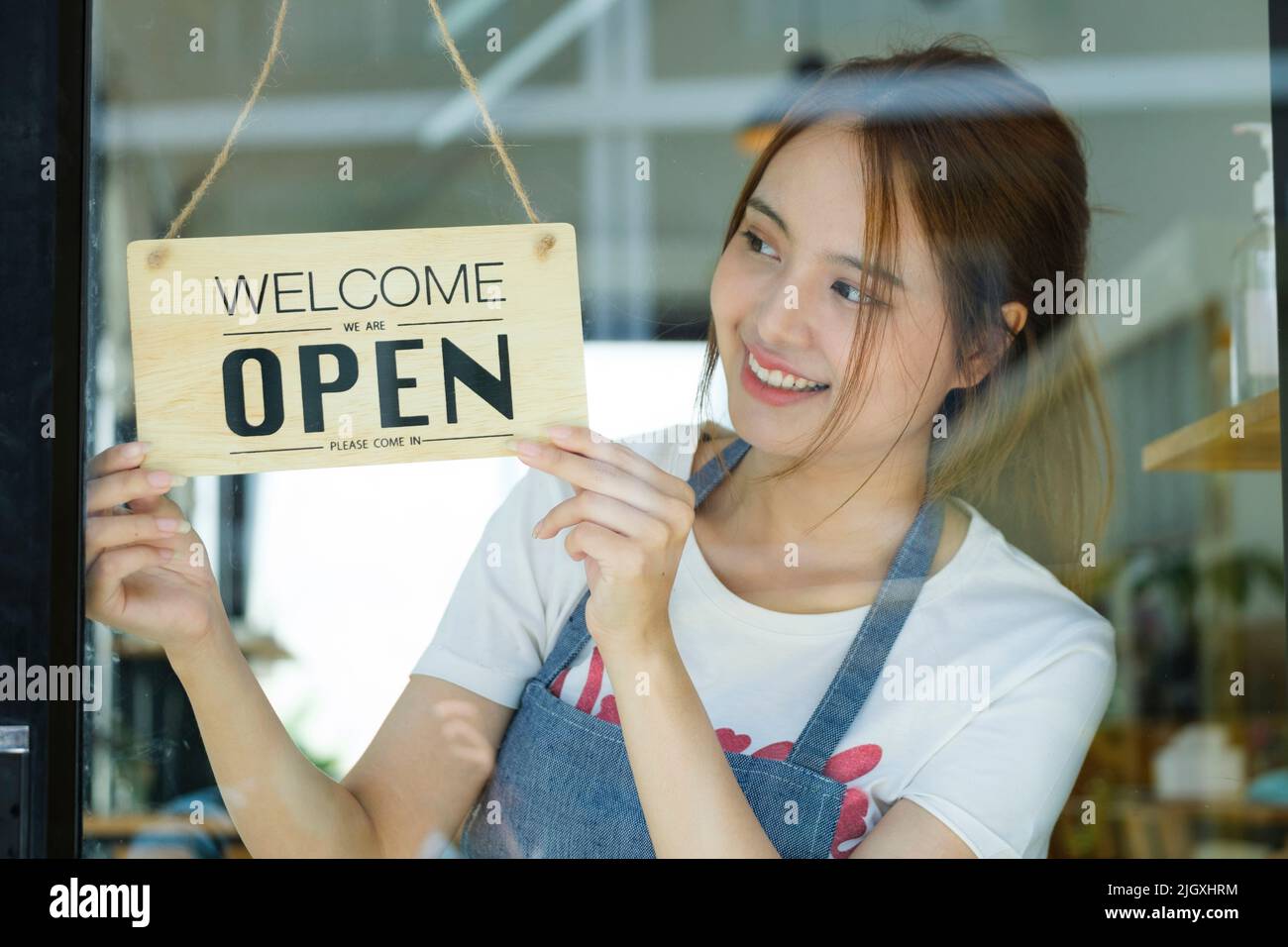 Open early coffee shop hi-res stock photography and images - Alamy