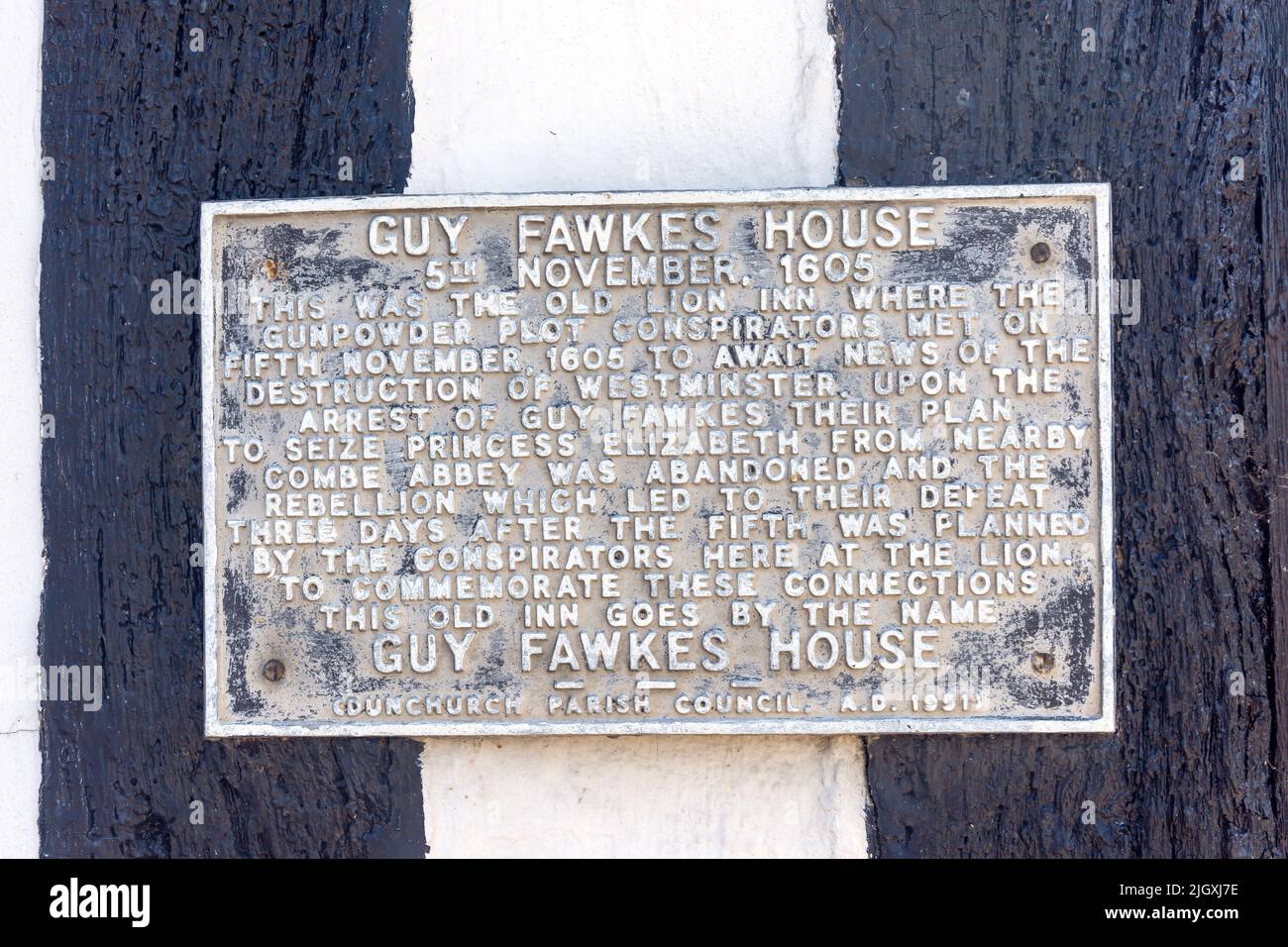 Plaque on wall of former Lion Inn (Guy Fawkes House) The Square ...