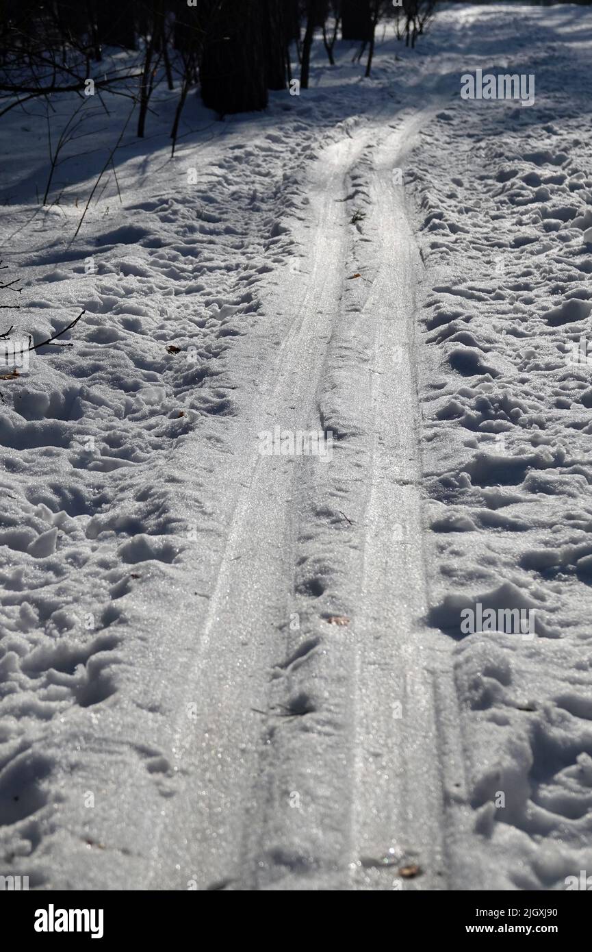 Trails footprints on snow hi-res stock photography and images - Alamy