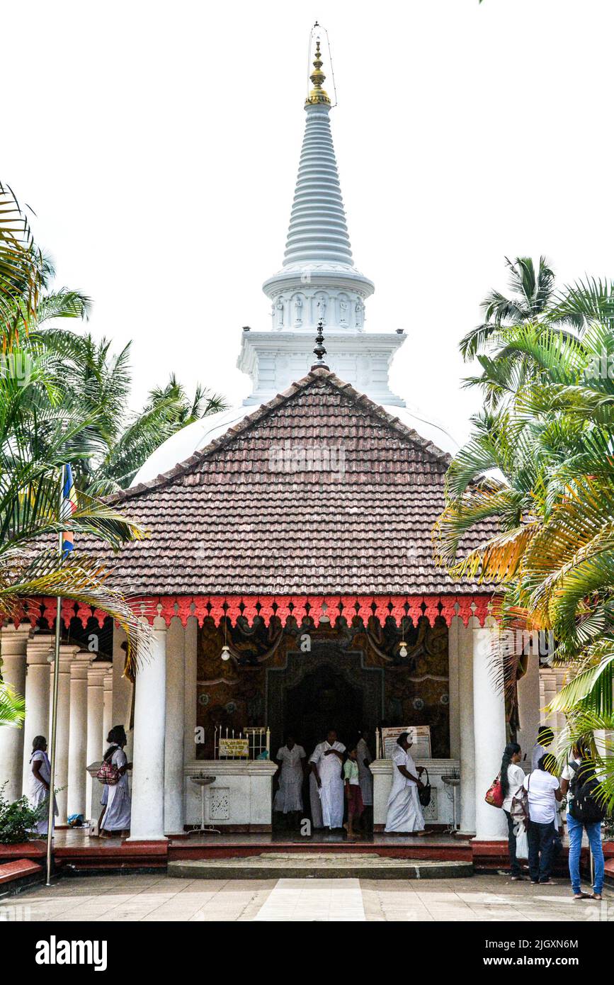 Muthiyangana Raja Maha Vihara is an ancient Buddhist temple located in ...