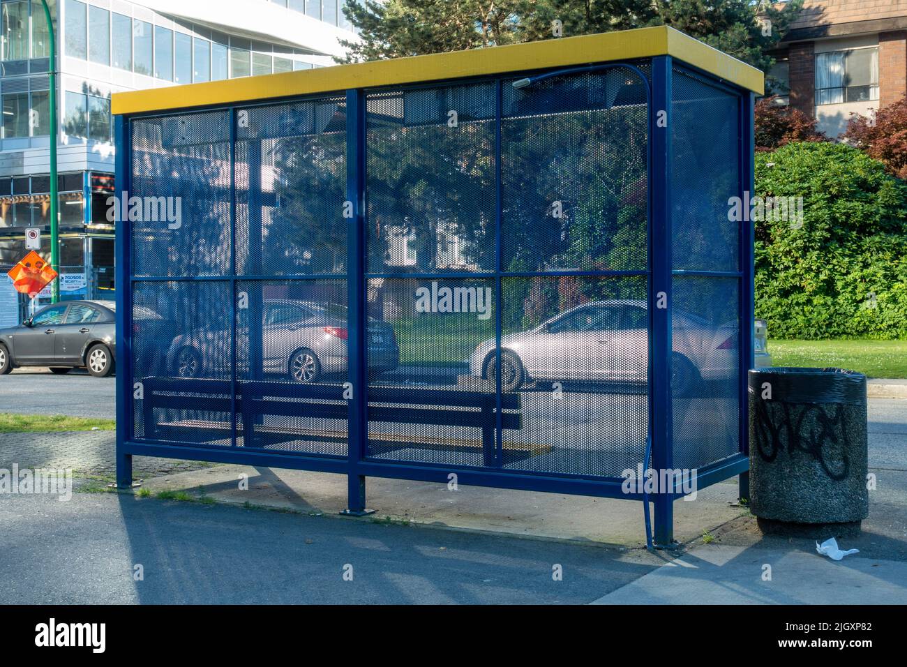 Outdoor waiting shed hi-res stock photography and images - Alamy