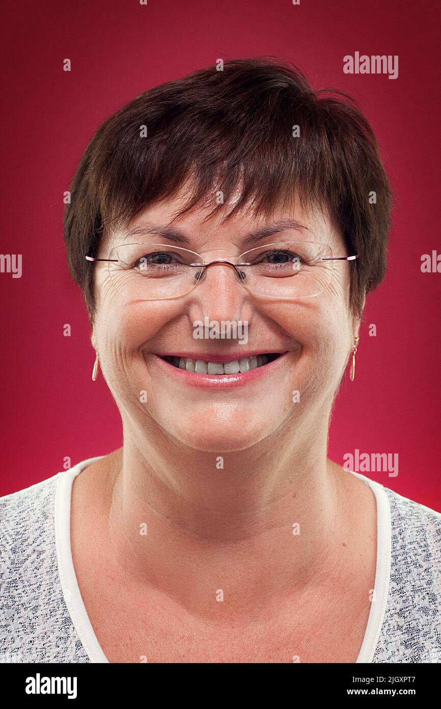 Middle aged woman wearing glasses hi-res stock photography and images - Alamy