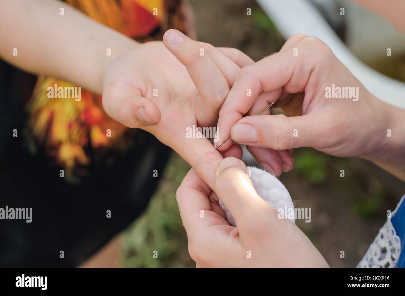Splinter finger hi-res stock photography and images - Alamy