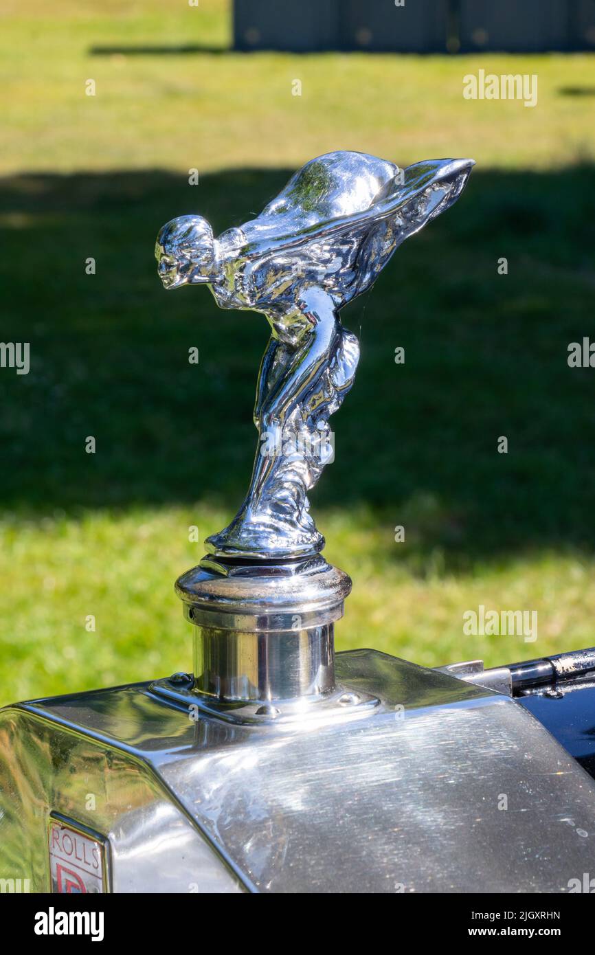 The Spirit of Ecstasy bonnet ornament mascot sculpture on Rolls-Royce ...