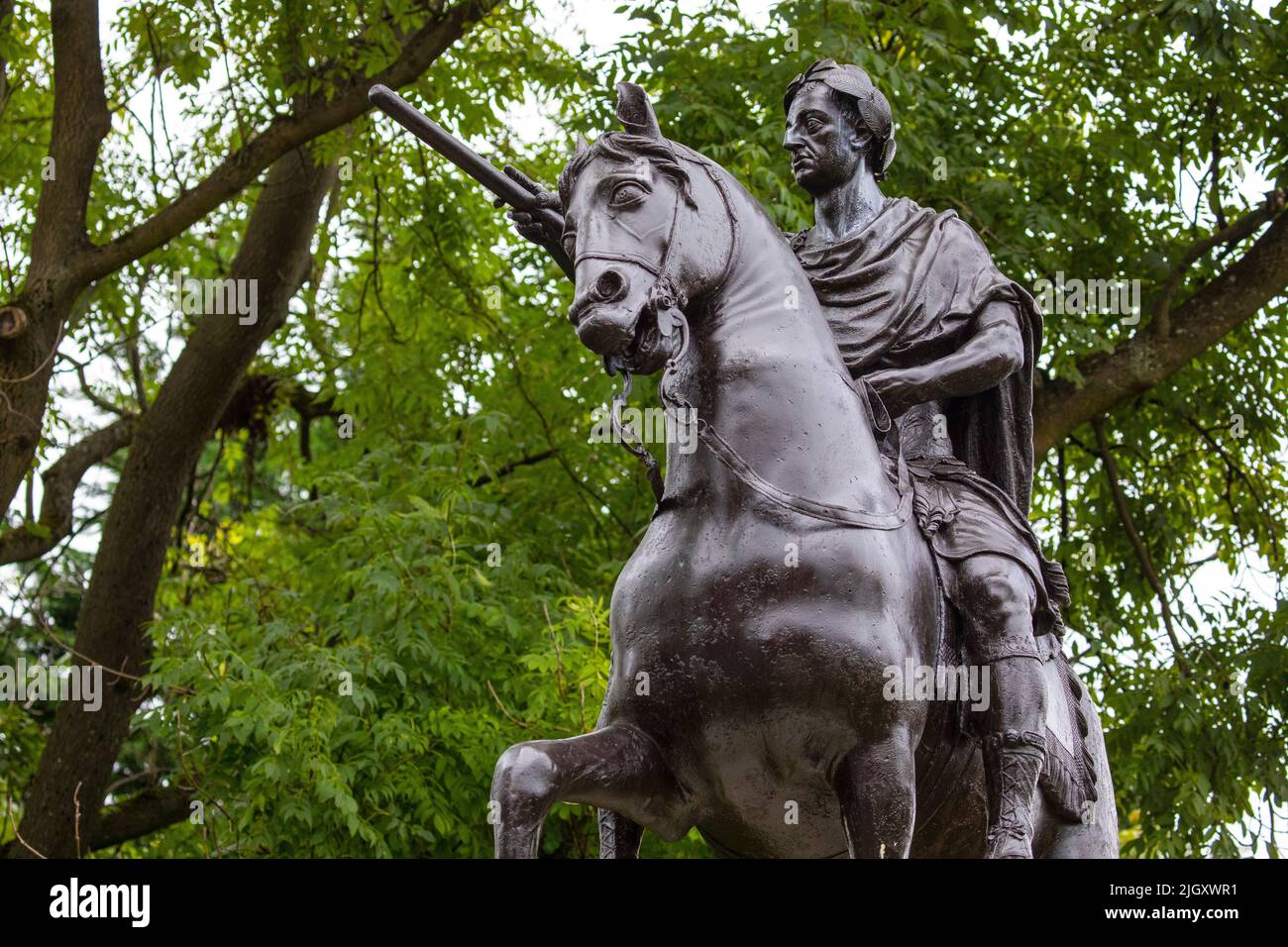 Glasgow, Scotland - October 12th 2021: A statue of William III, King of ...