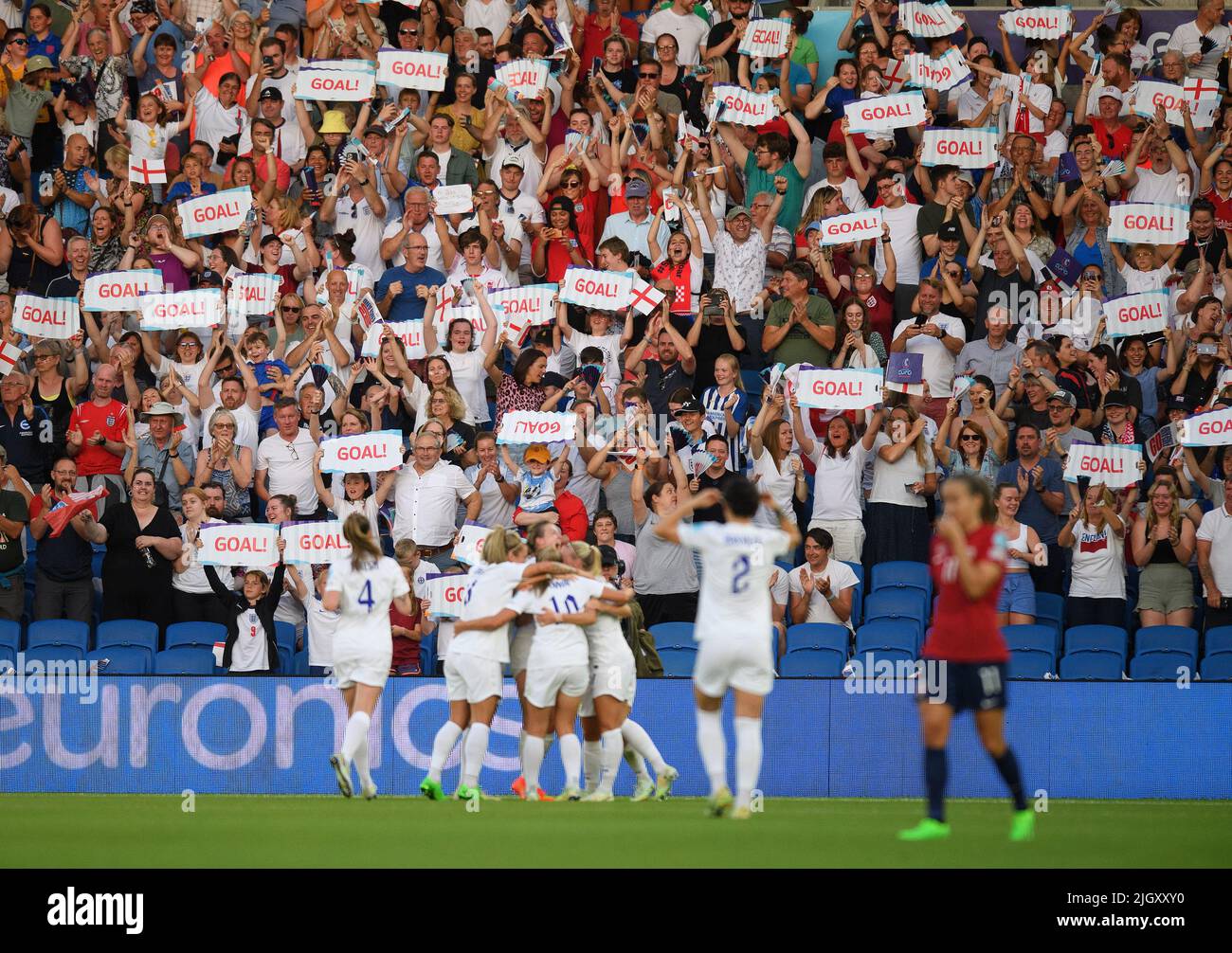 Women england fans hi-res stock photography and images - Alamy
