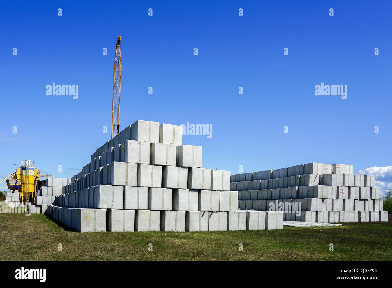 Ferroconcrete cube hi-res stock photography and images - Alamy