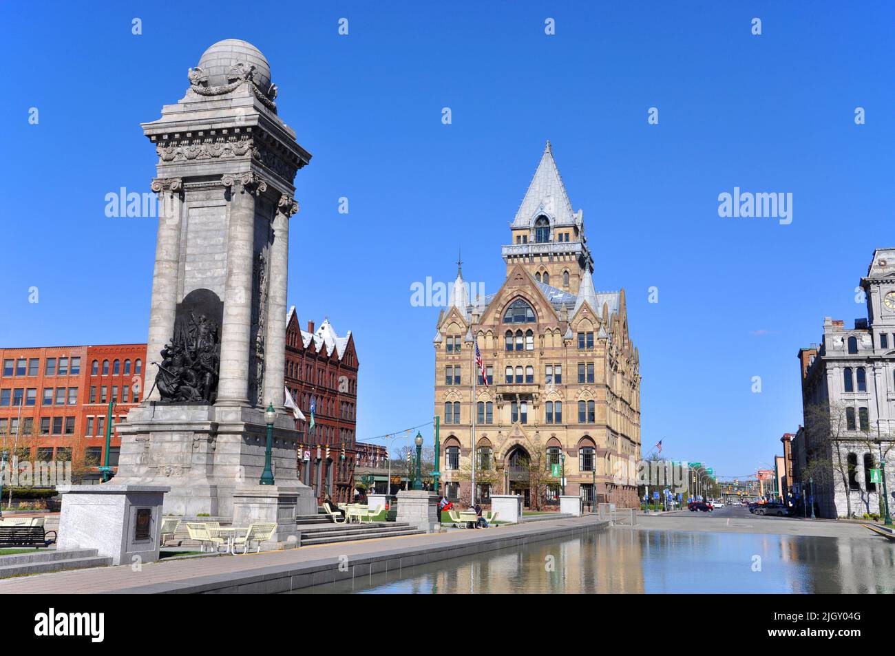 Soldiers and Sailors Monument and Syracuse Saving Bank Building at ...