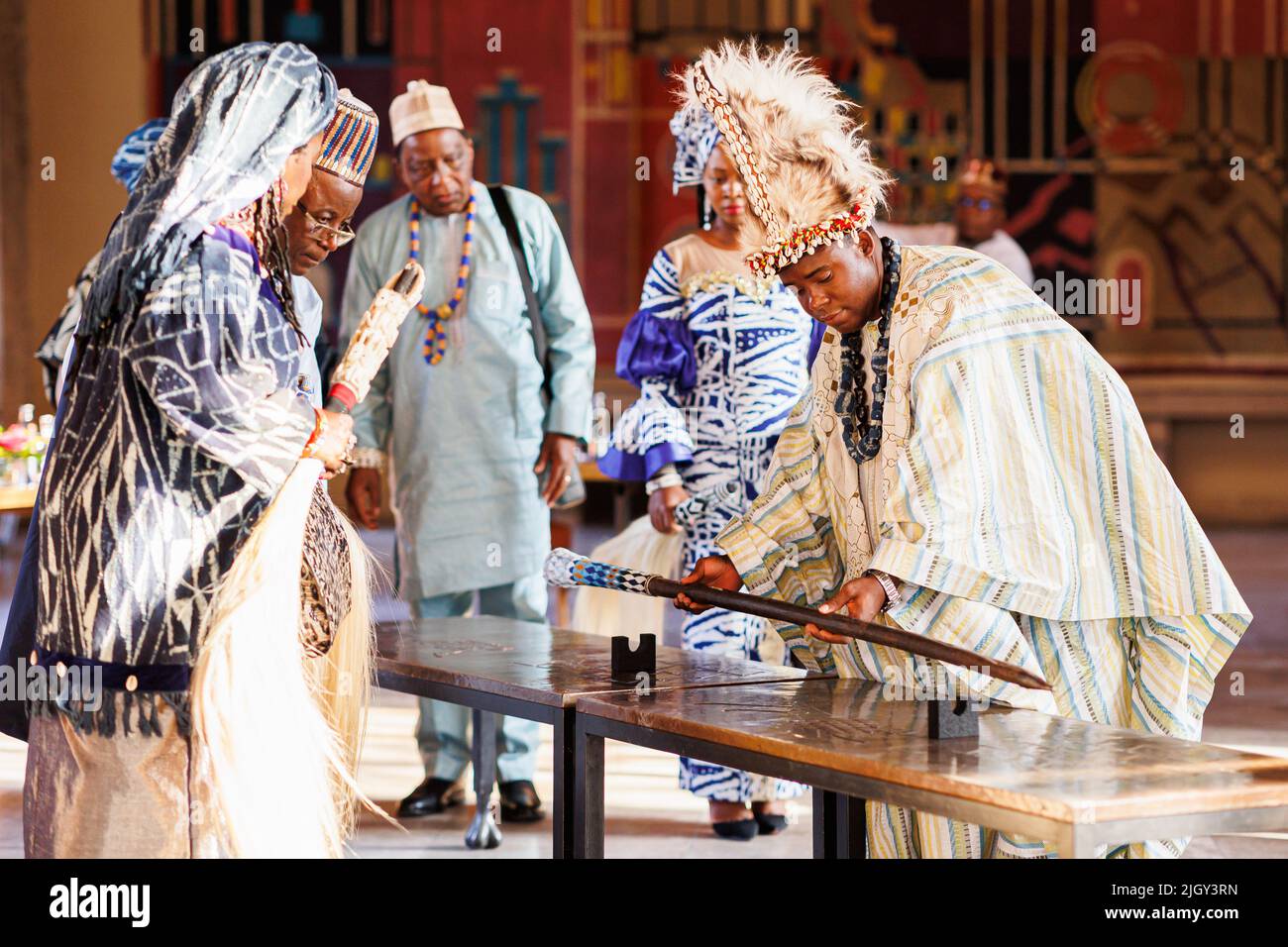 Brunswick, Germany. 13th July, 2022. Asabaton Fontem Njifua (r), King ...