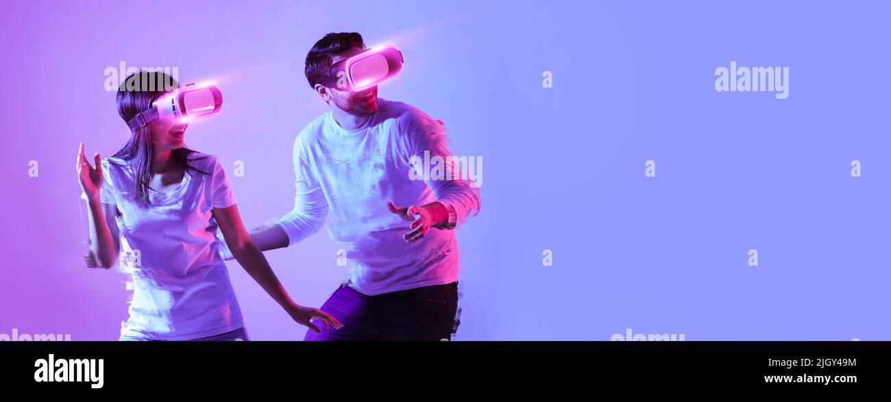 Guy lady in virtual hi-res stock photography and images - Alamy