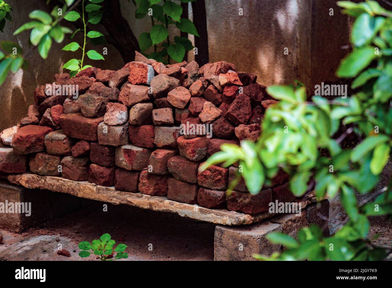 Random bricks hi-res stock photography and images - Alamy