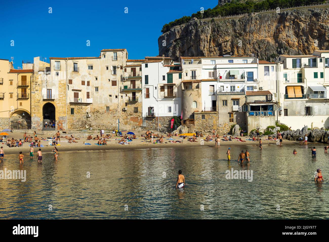 The beach at Cefalu on a sunny day Stock Photo - Alamy