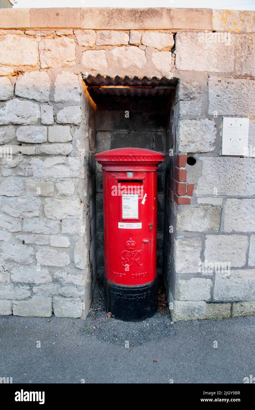 Post box uk, Royal Mail pillar box in strange location Portland England ...