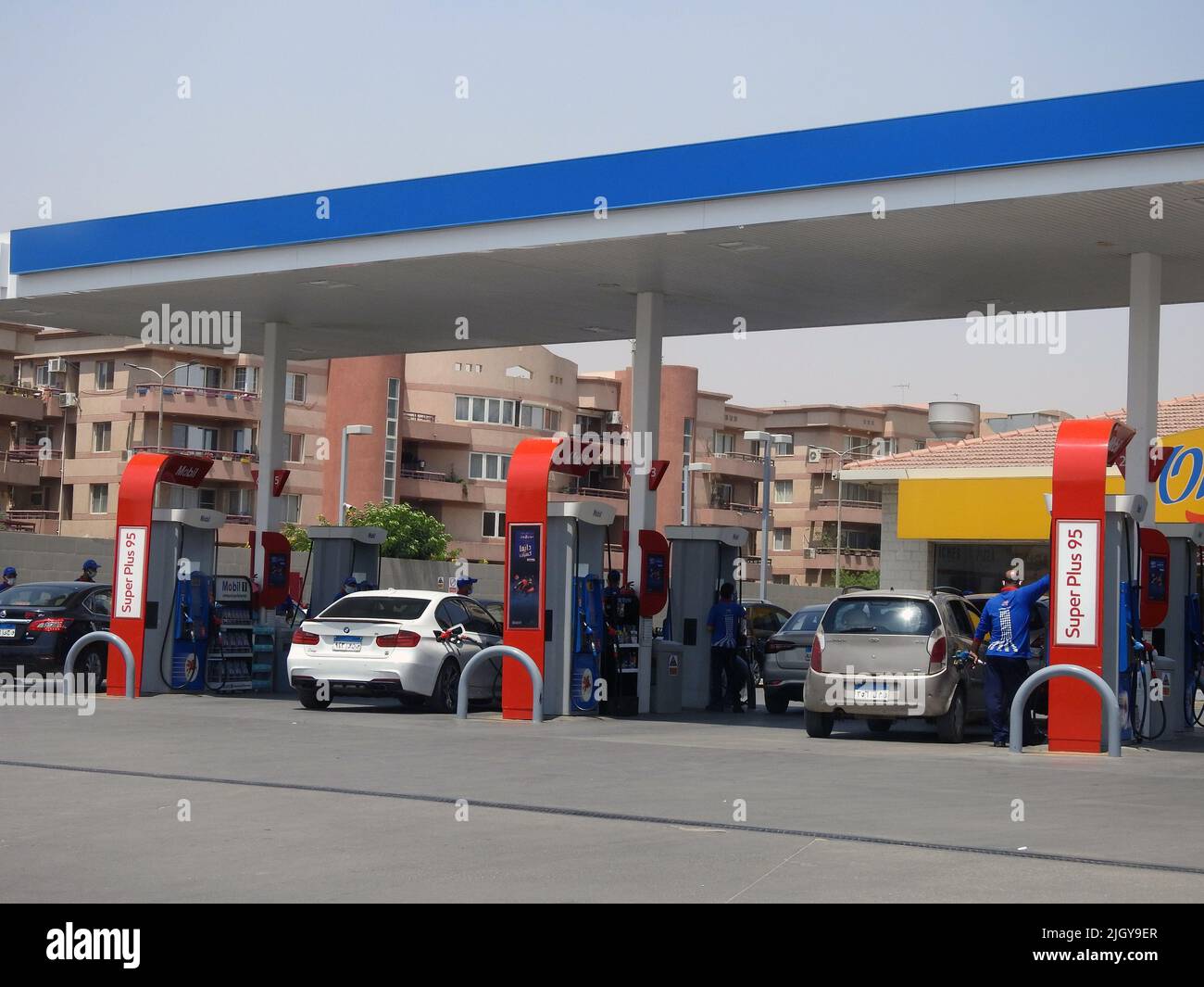 Mobil service station hi-res stock photography and images - Alamy