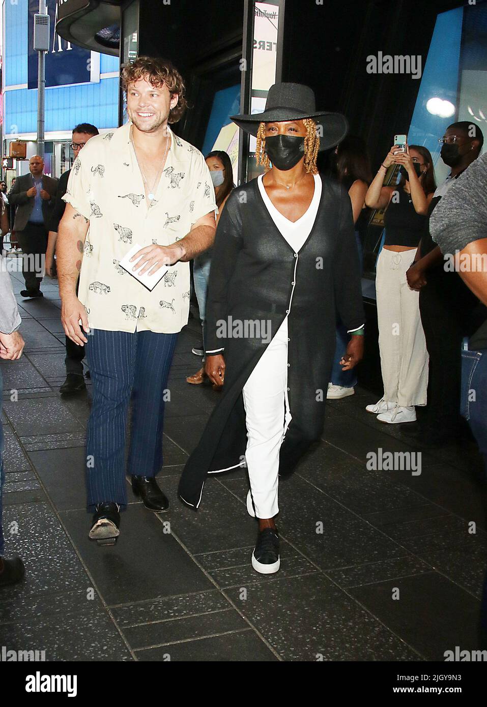 5 Seconds Of Summer At Good Morning America -PICTURED: Luke Hemmings ...