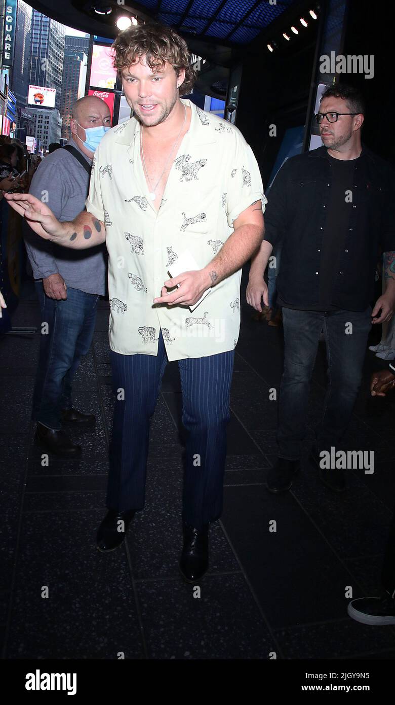 5 Seconds Of Summer At Good Morning America -PICTURED: Luke Hemmings ...