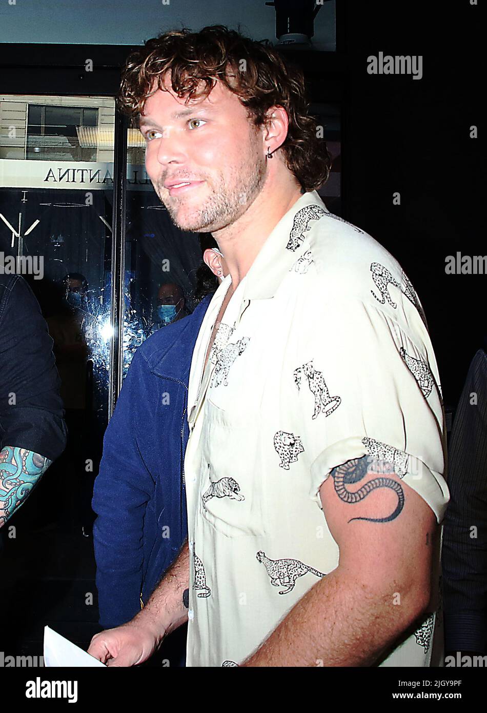 Luke Hemmings Smile 2022