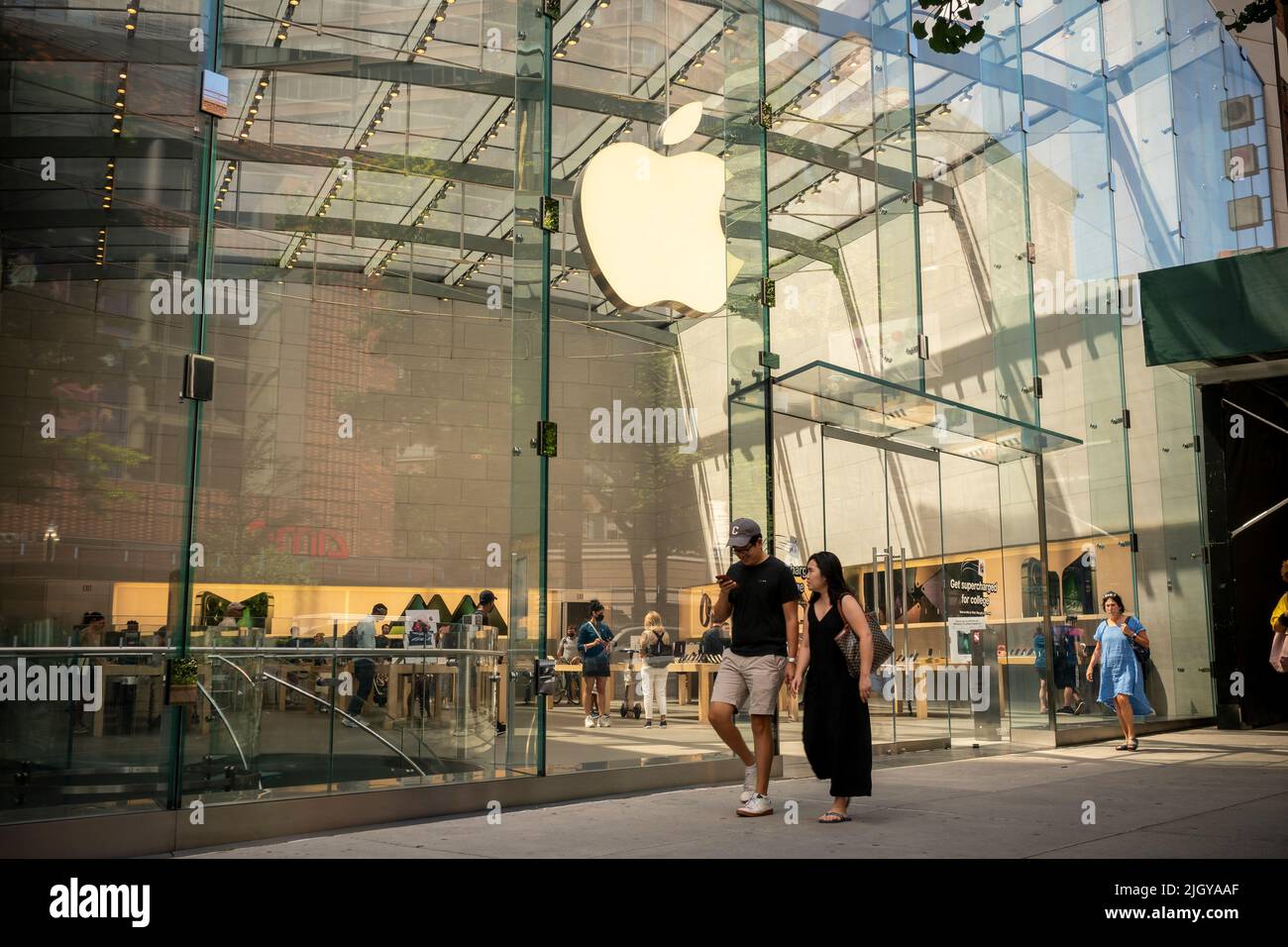 Apple supply chain hi-res stock photography and images - Alamy