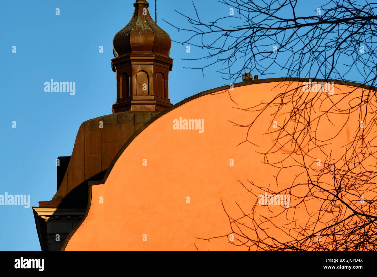 Orange and blue building hi-res stock photography and images - Alamy