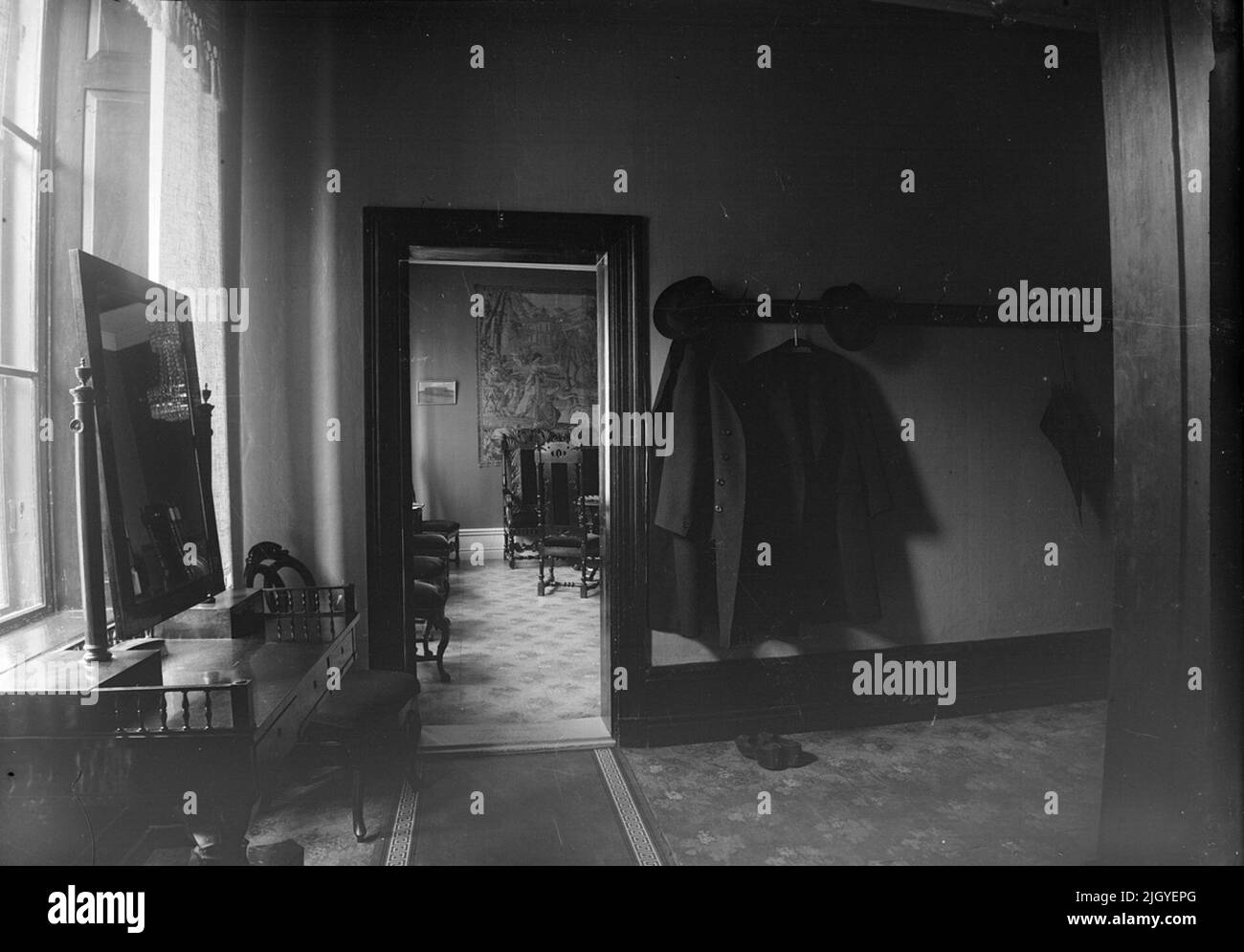 Professor Ragnar Friberg's home, the cloakroom, Östra Ågatan 27 ...