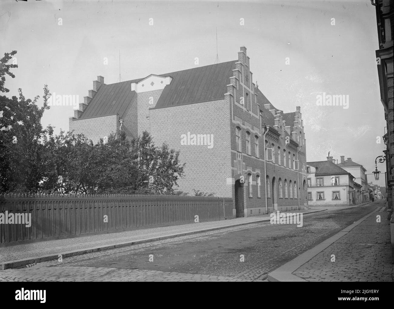 Sprit Trade Company, Dragarbrunnsgatan 43, View towards Smedsgränd ...