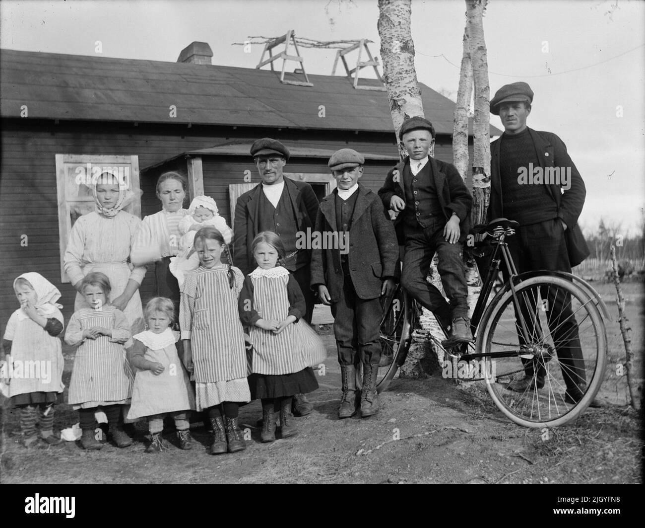 People in museum men Black and White Stock Photos & Images - Alamy