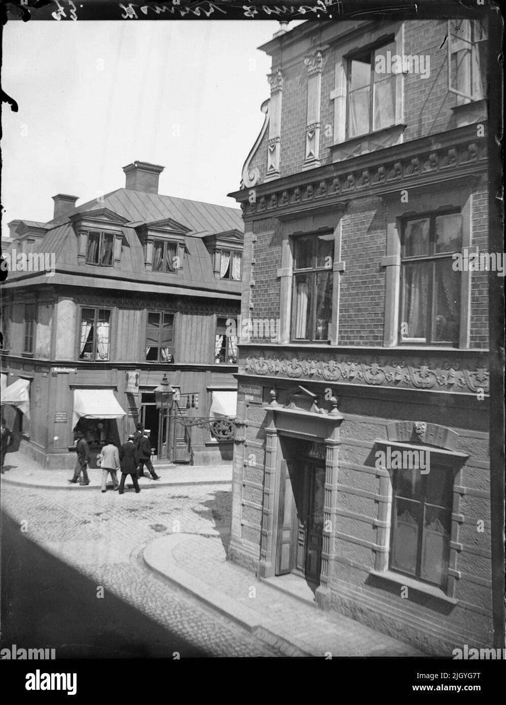The intersection Vaksalagatan - Dragarbrunnsgatan, Uppsala 1900 - 1901 ...
