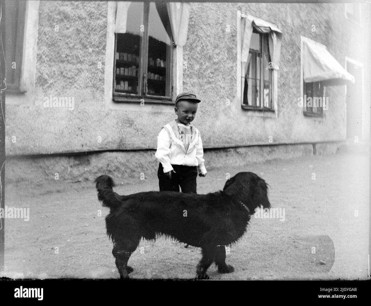 Ivar Liljefors and the dog Jack, Svartbäcksgatan 37, block Edda ...