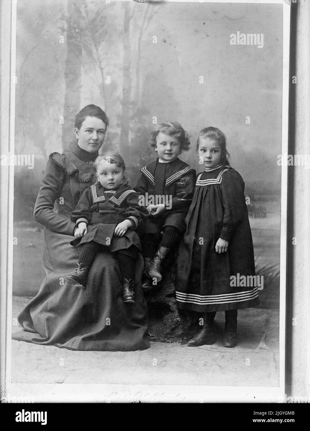 Elin Liljefors with the children Ivar, Olle and Carin, Uppsala 1900 ...