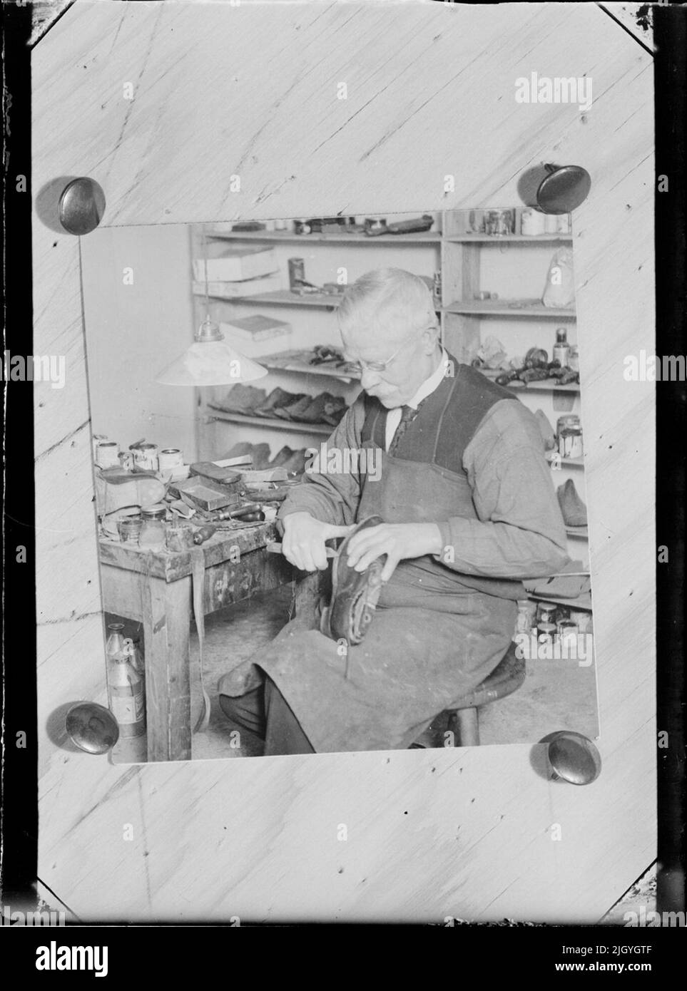 Repro -Photography - Shoemaker, Östhammar, Uppland. Repro -photography ...