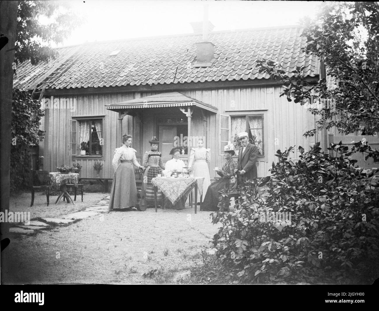 Group portrait in front of residential buildings, Östhammar, Uppland ...