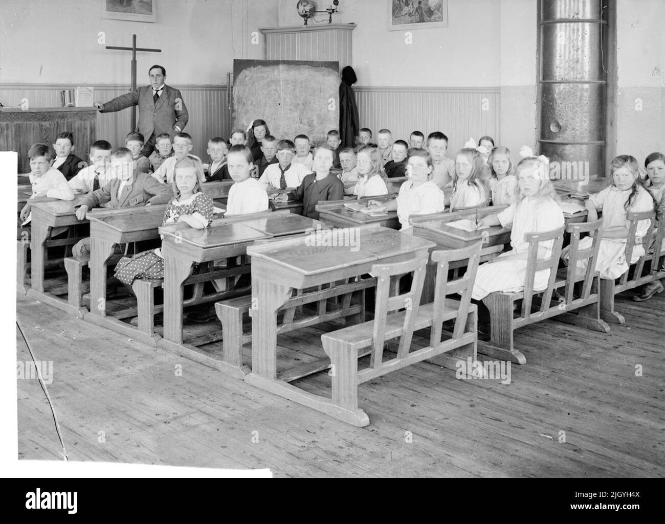 School class in Börstil's Church School, Stock Exchange, Uppland ...