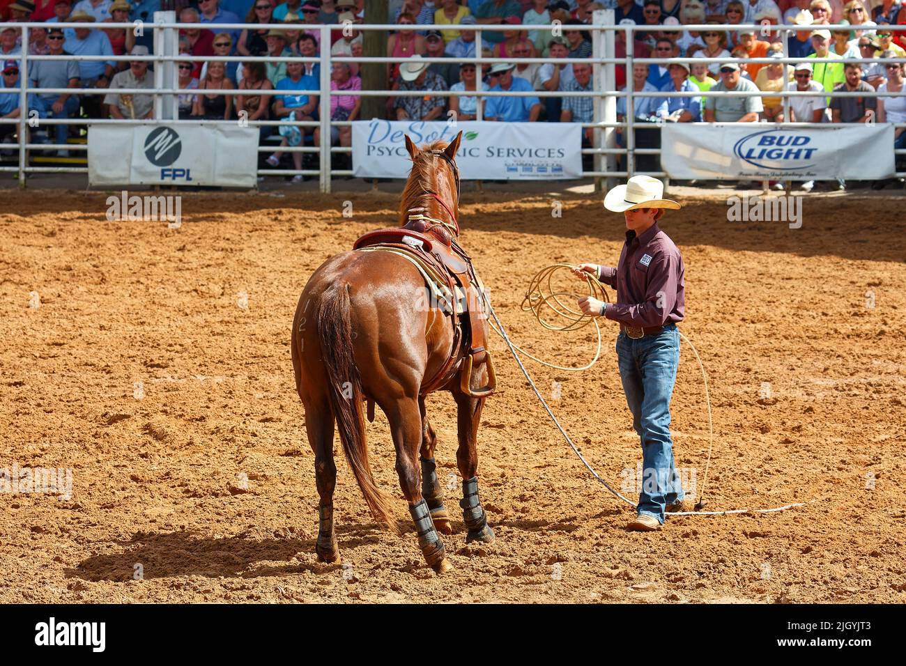 Man rolling up lasso hi-res stock photography and images - Alamy