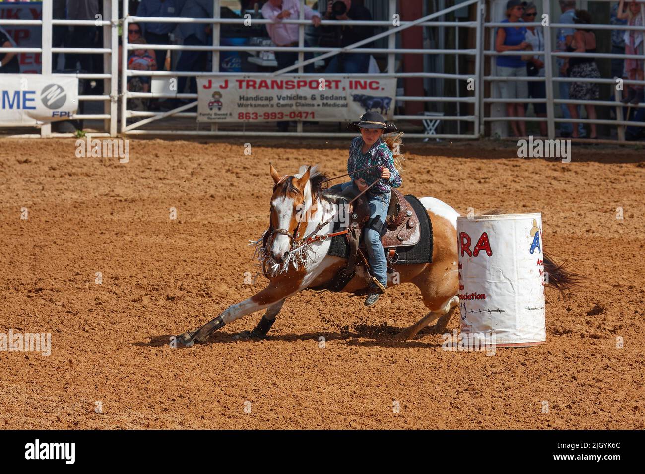 Barrel race hi-res stock photography and images - Alamy