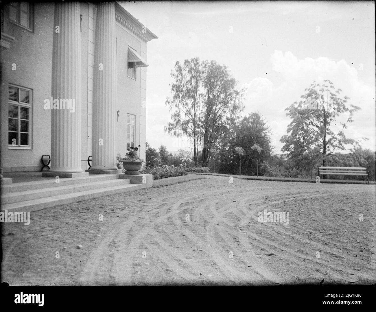 View neighborhood building municipal Black and White Stock Photos ...