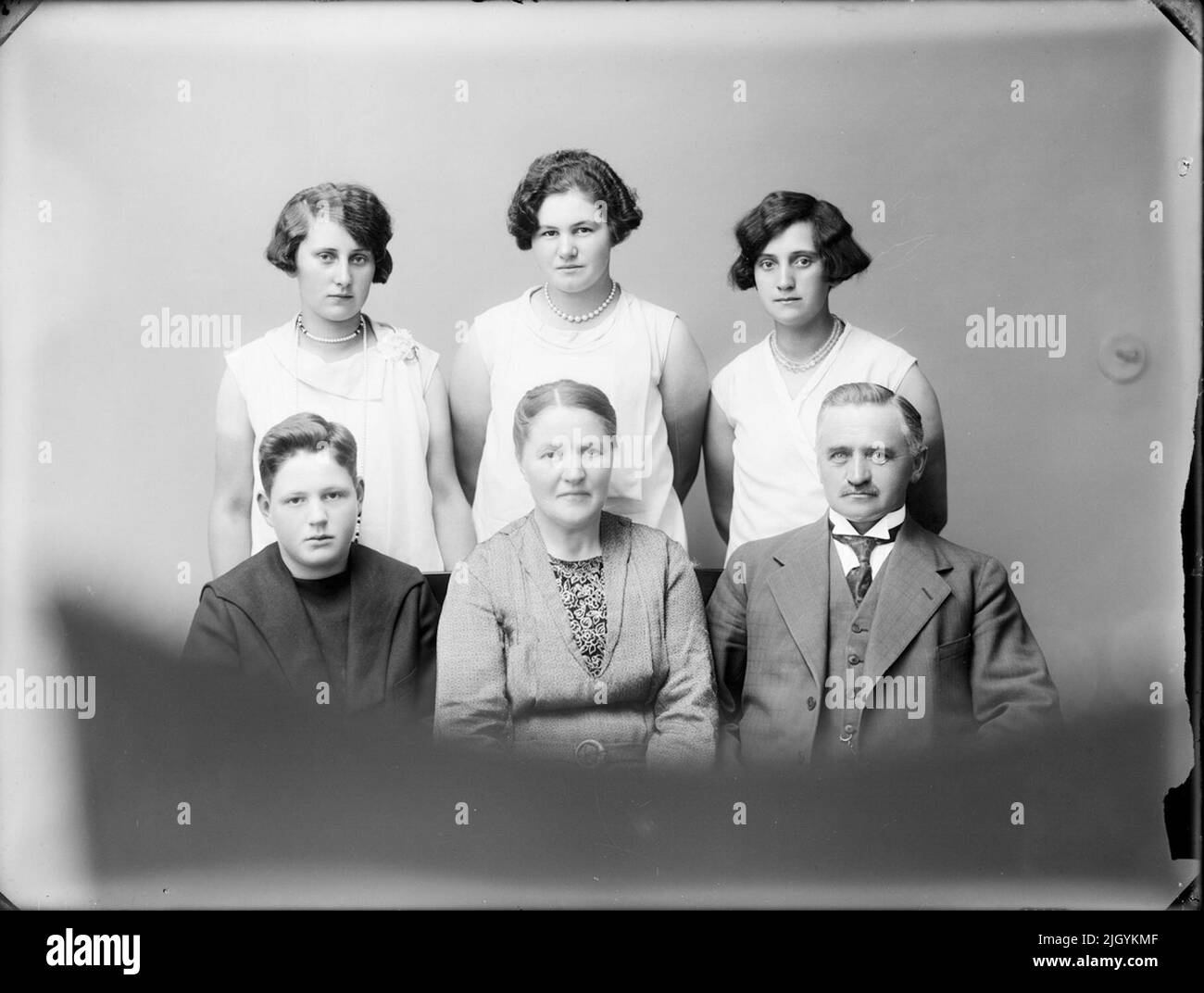 Group portrait, Östhammar, Uppland. Group Portrait, Östhammar, Uppland ...