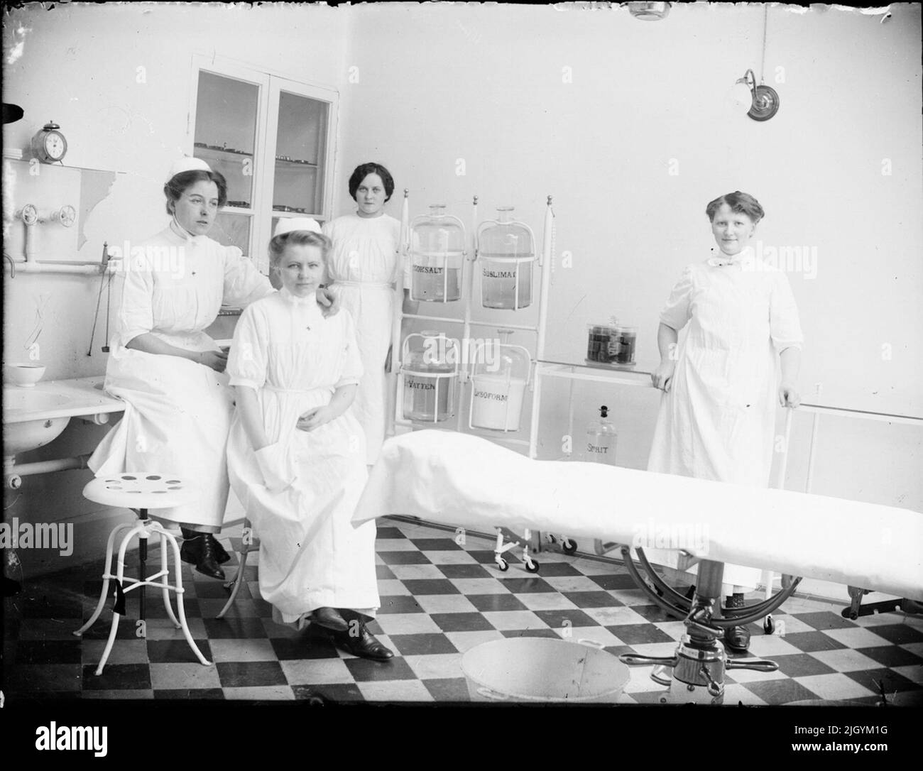 Healthcare professionals in operating room at Östhammar's laser ...