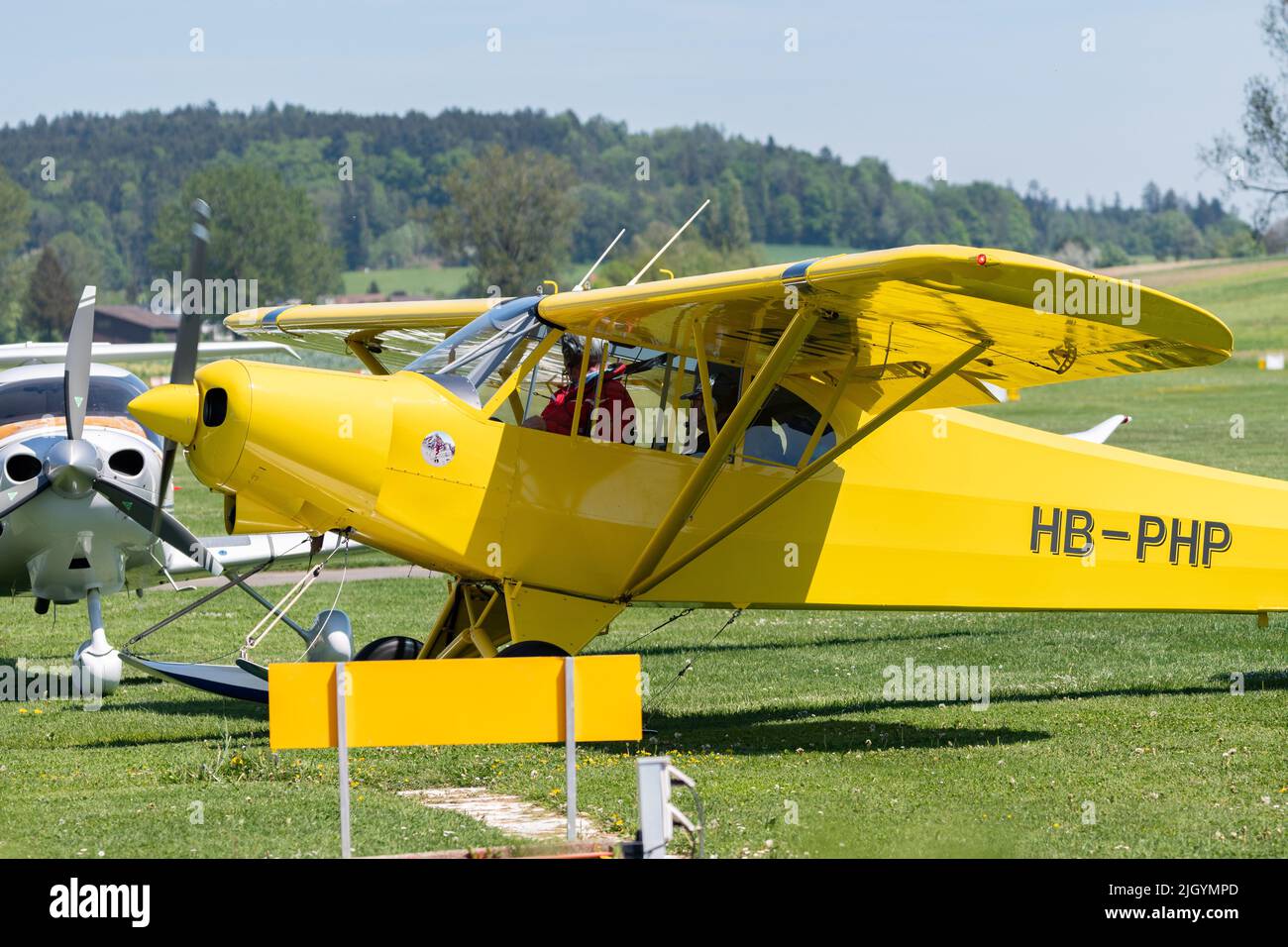 Piper pa18 super cub hi-res stock photography and images - Alamy
