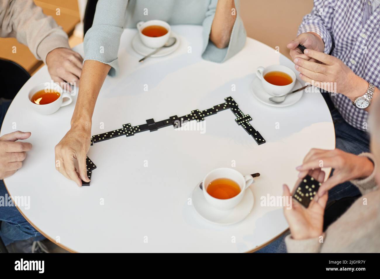 Group people sitting round table hi-res stock photography and images ...
