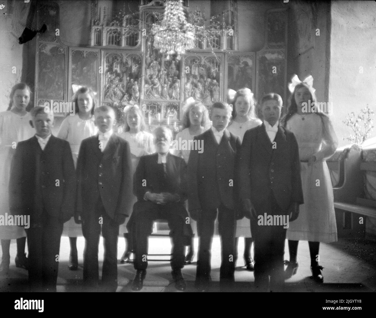 Confirmants and priest in Villberga church, Uppland 1920. Confirm and ...