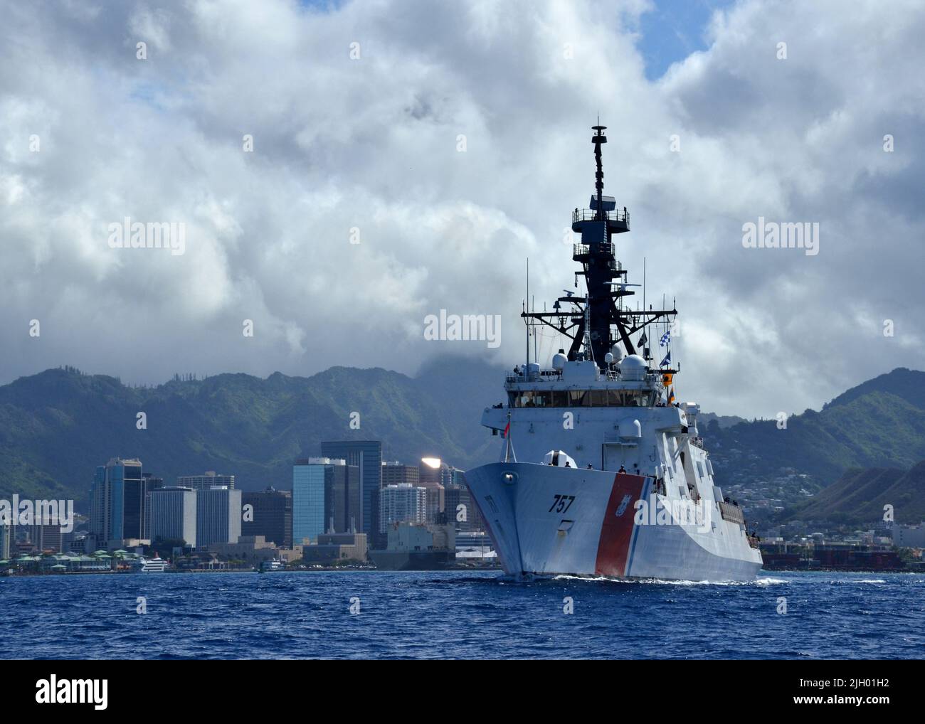 HONOLULU (July 12, 2022) – The Legend-class cutter USCGC Midgett (WMSL ...