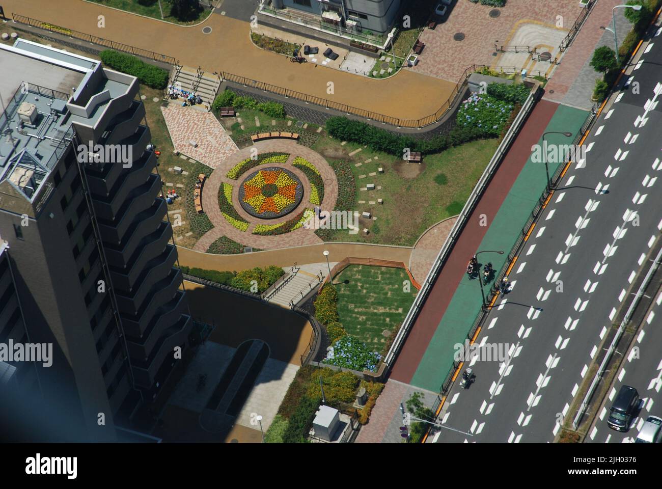 Tokyo square garden hi-res stock photography and images - Alamy