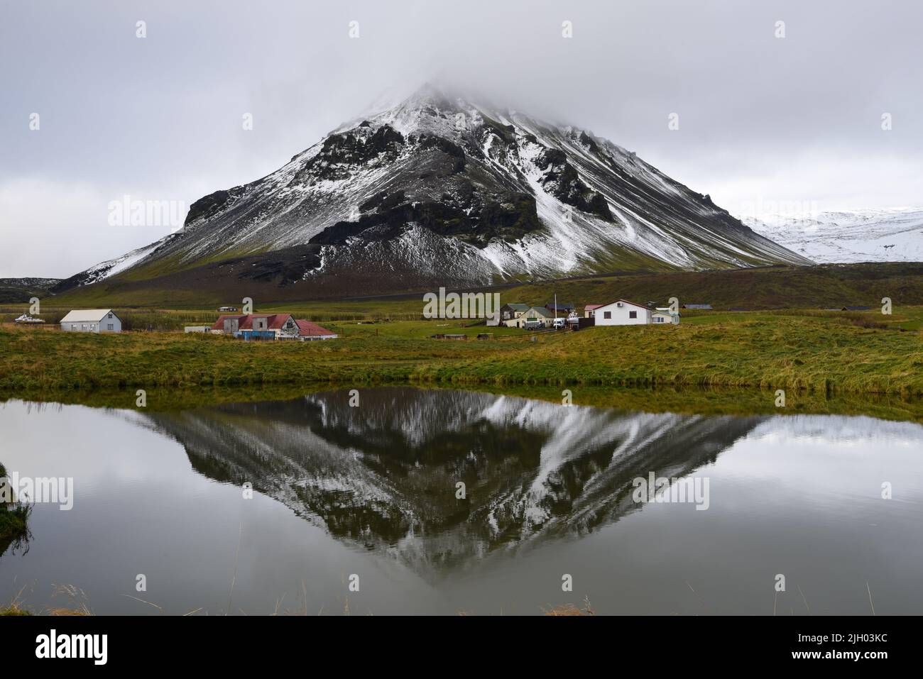 Pyramid shaped volcano hi-res stock photography and images - Alamy