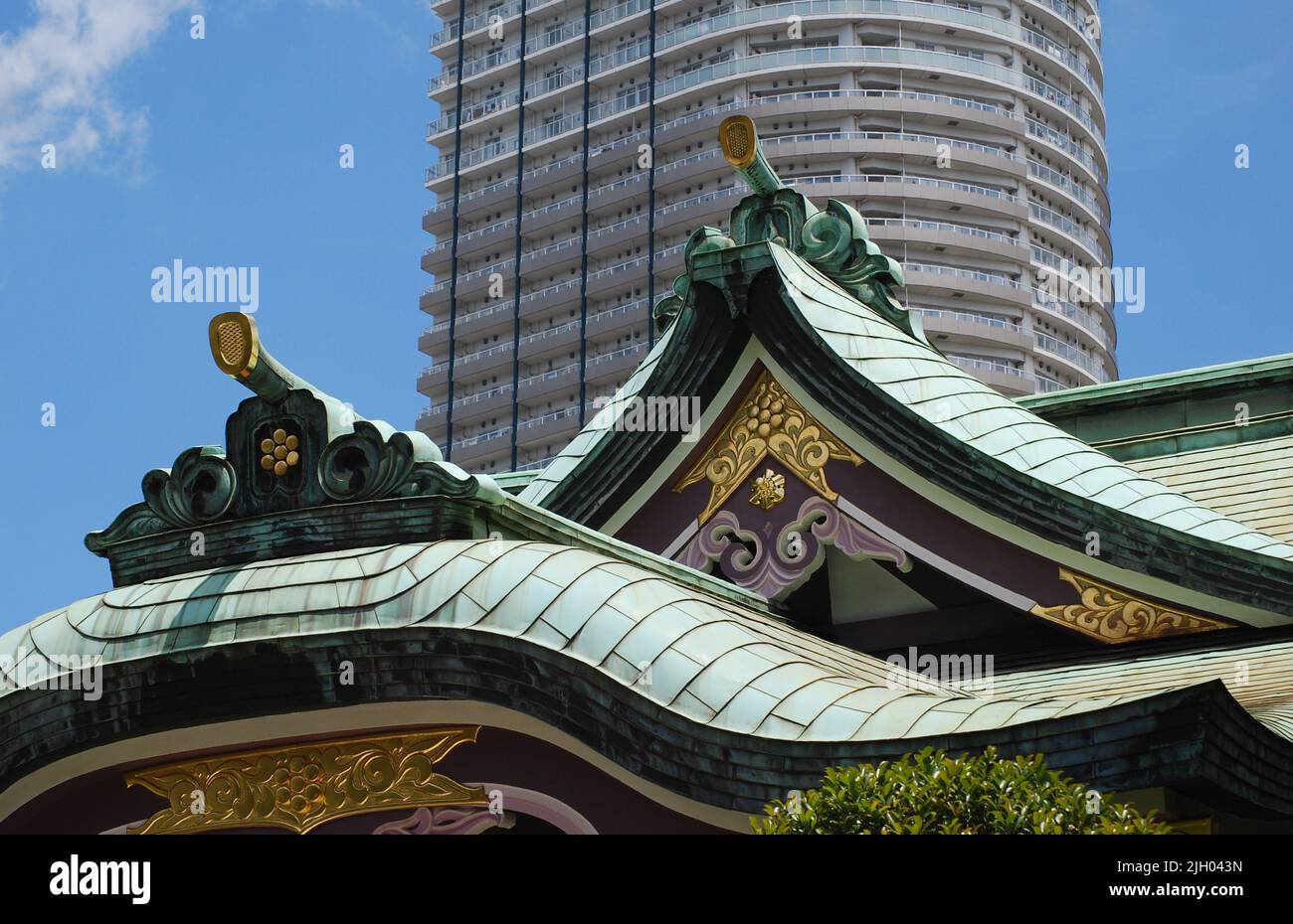 Traditional Buddhist temple architecture, Tokyo, Japan Stock Photo - Alamy