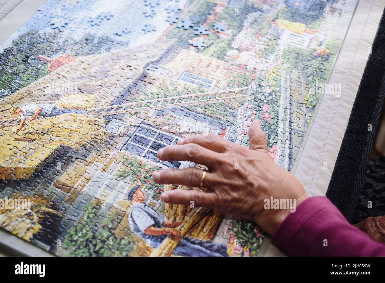 Hands doing a jigsaw puzzle hi-res stock photography and images - Alamy